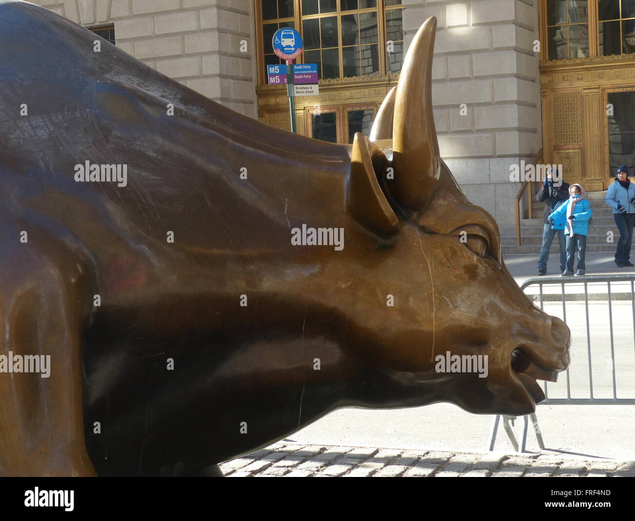 Bowling green bull hi-res stock photography and images - Alamy