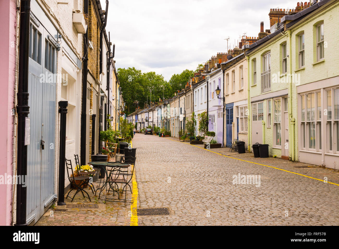 London mews house hi-res stock photography and images - Alamy