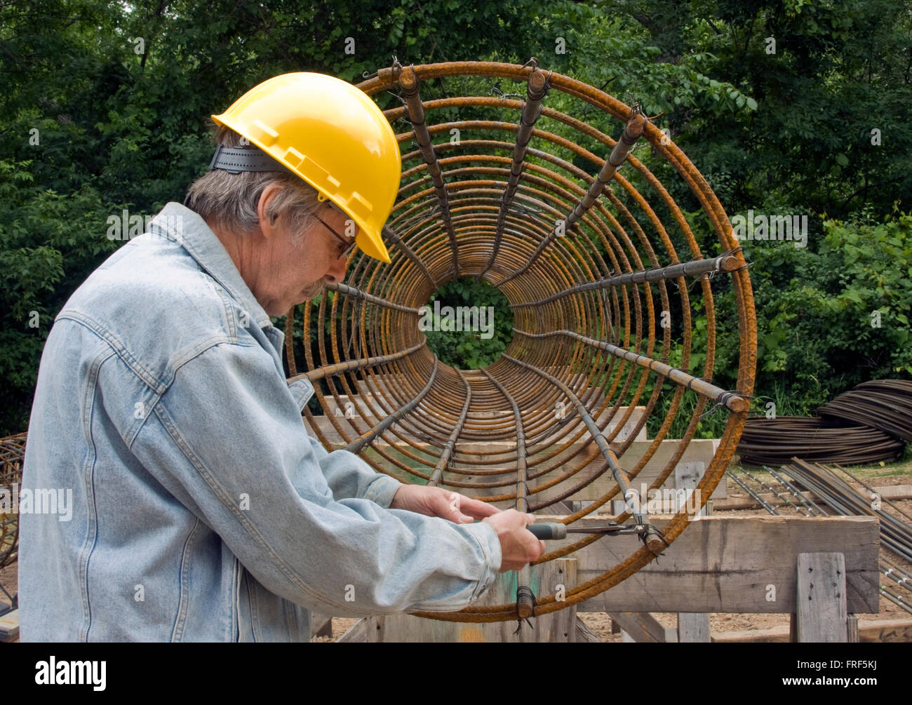 Construction worker builds a steel support structure Stock Photo - Alamy