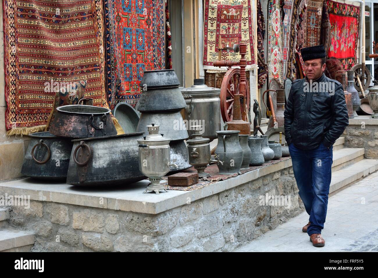 Metal pots hi-res stock photography and images - Alamy