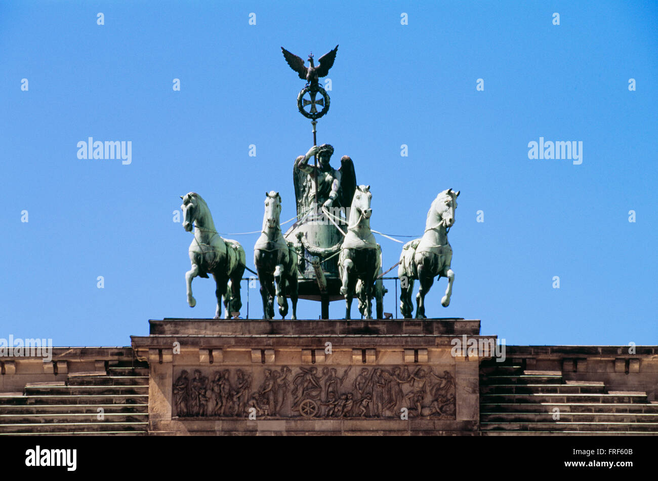 Horse quadriga vintage sculpture hi-res stock photography and images ...