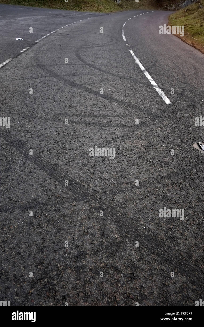 Tyre tire skid marks left hi-res stock photography and images - Alamy