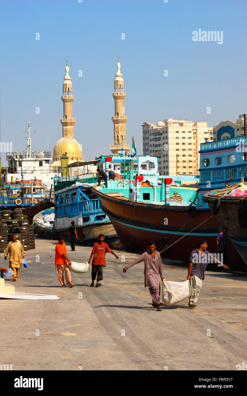 Water transportation workers hi-res stock photography and images - Alamy