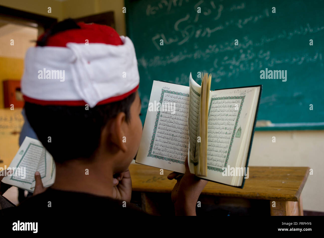 Quran Reciting Stock Photos & Quran Reciting Stock Images - Alamy