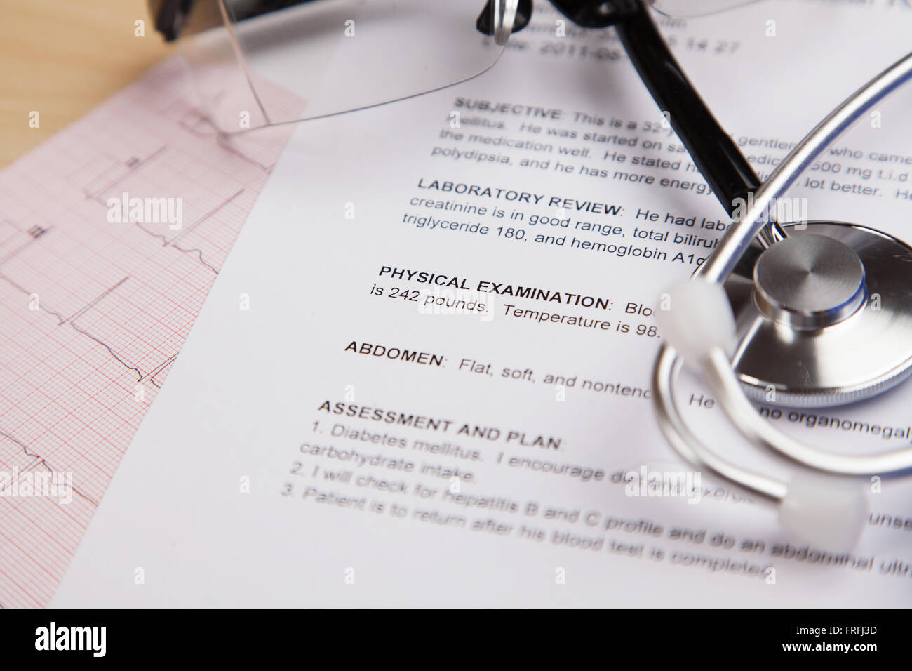 Medical report and cardiogram Stock Photo - Alamy