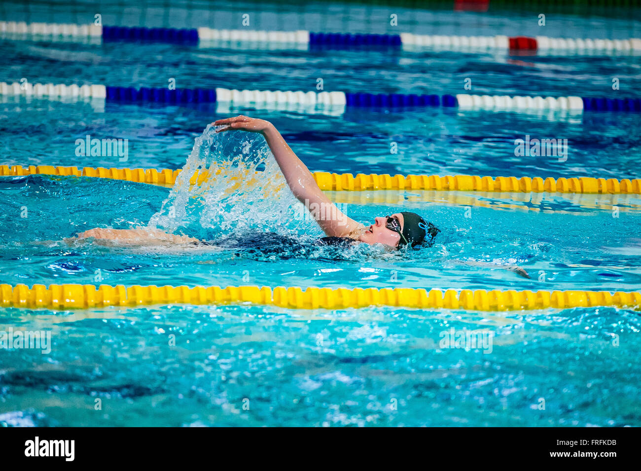 Female swimmer dive pool hi-res stock photography and images - Alamy