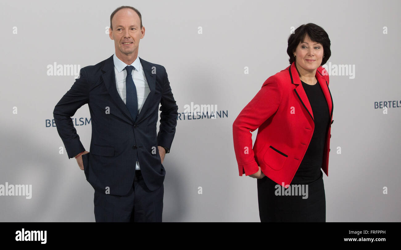 Berlin, Germany. 22nd Mar, 2016. Bertelsmann SE CEO Thomas Rabe (L ...