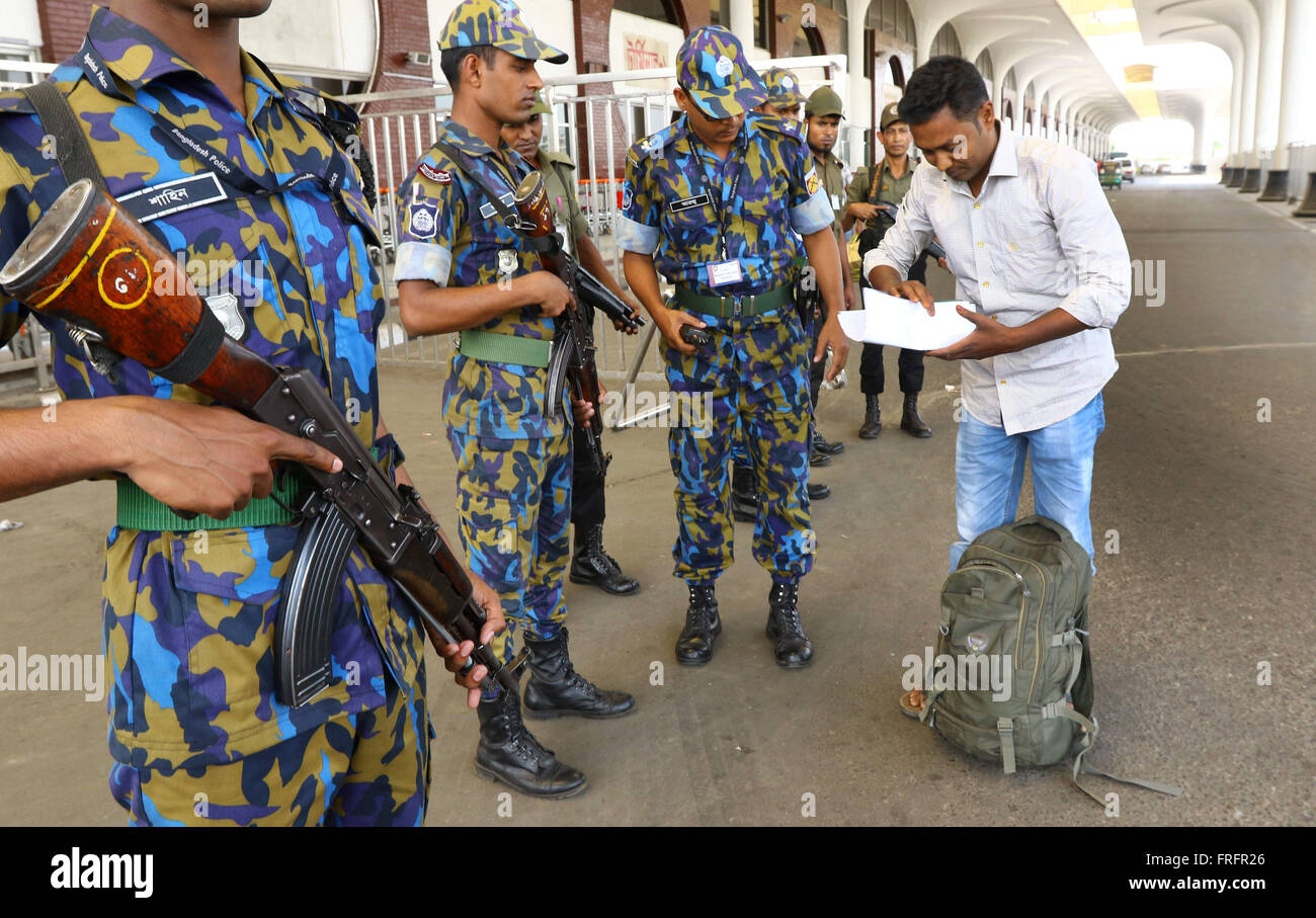 Dhaka 22 March 2016.Bangladeshi Police stands guard by a security ...