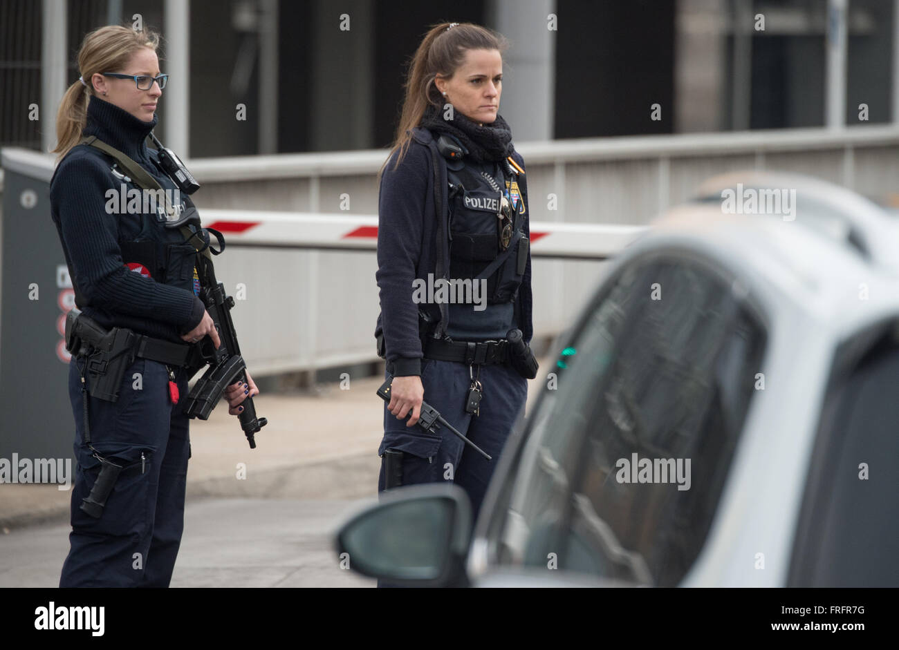 Members of the German police carrying submachine guns check vehicles as ...