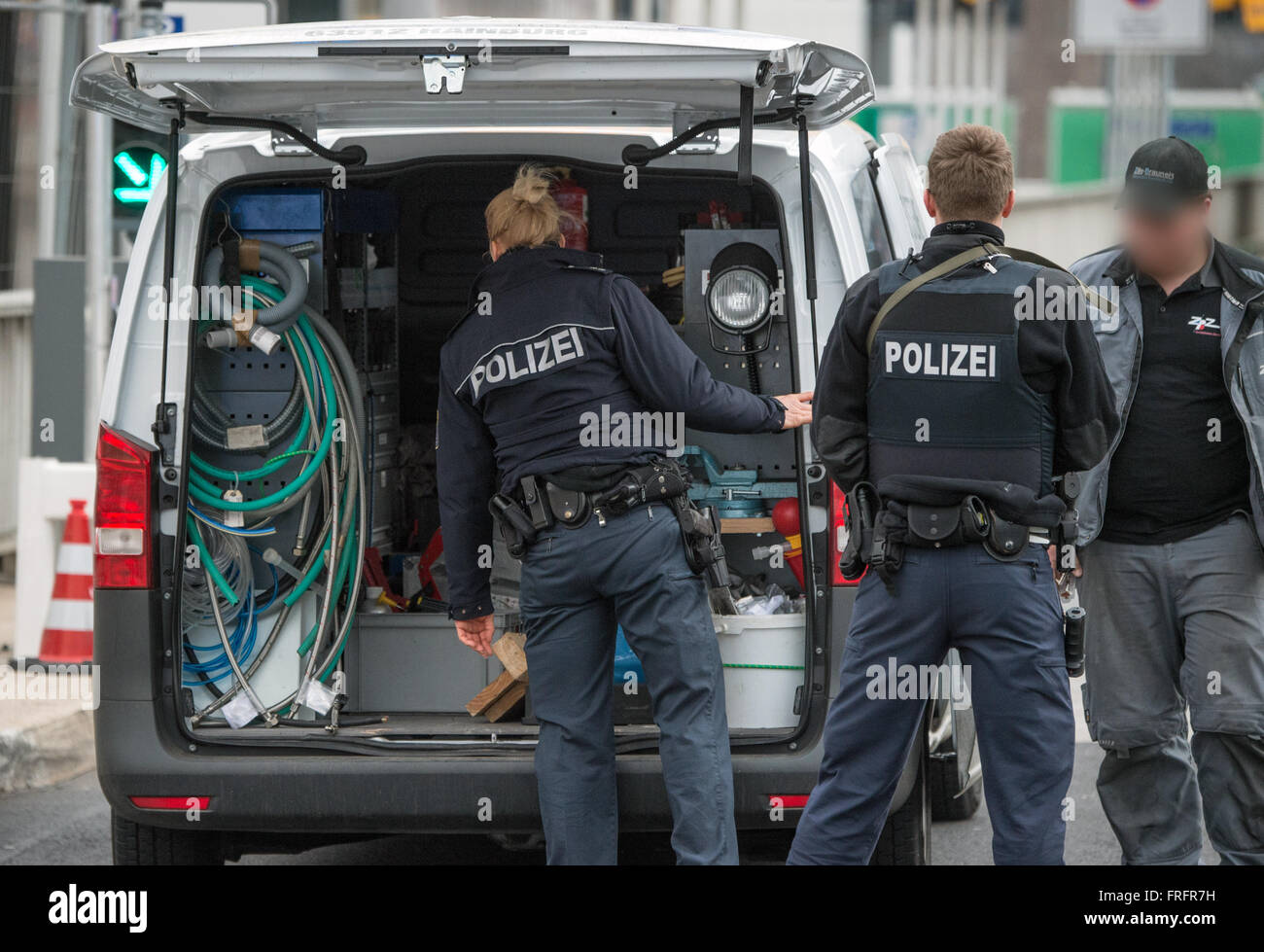 Members of the German police carrying submachine guns check vehicles as ...