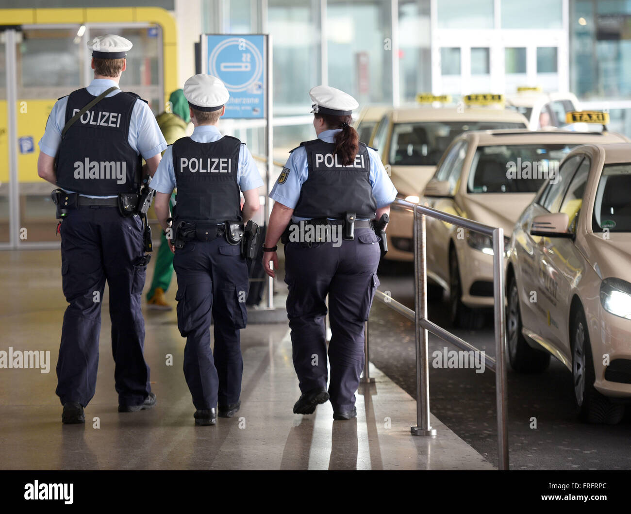 Cologne, Germany. 22nd Mar, 2016. Members of the German police patrol ...