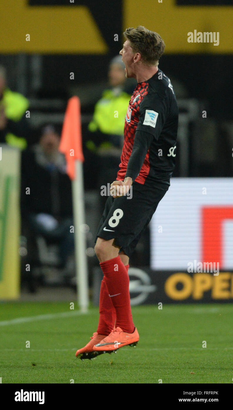 Freiburg's Mike Frantz celebrates his 1-0 goal during the German second ...