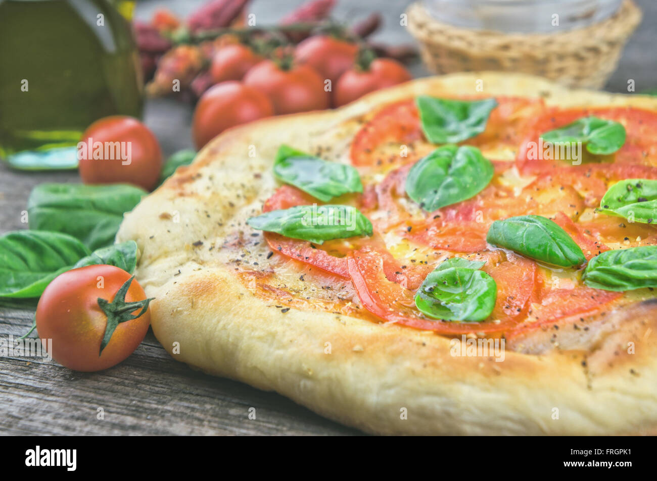 Organic pizza with fresh tomatoes Stock Photo - Alamy