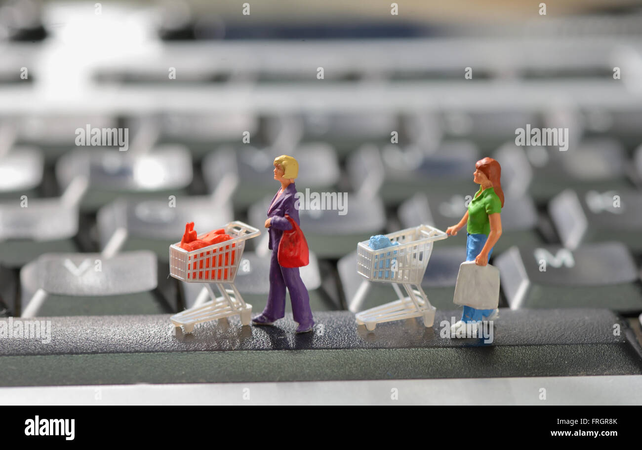 Shoppers e hi-res stock photography and images - Alamy