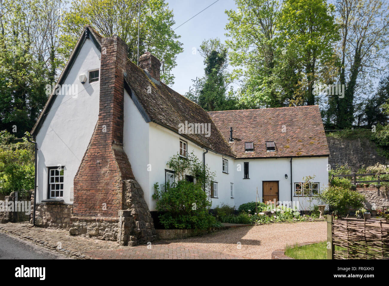 Pretty cottage in the village of Loose, Kent UK Stock Photo - Alamy