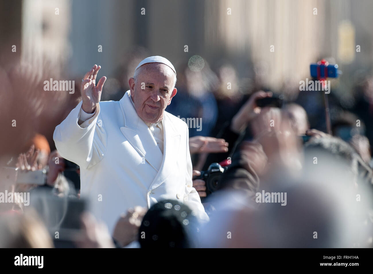 Pope Francis waves to the audience as he arrives in Saint Peter's ...