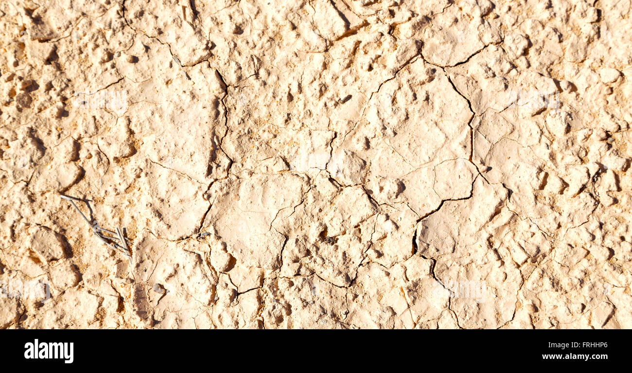 old desert and the abstract cracked sand texture in oman rub al khali ...