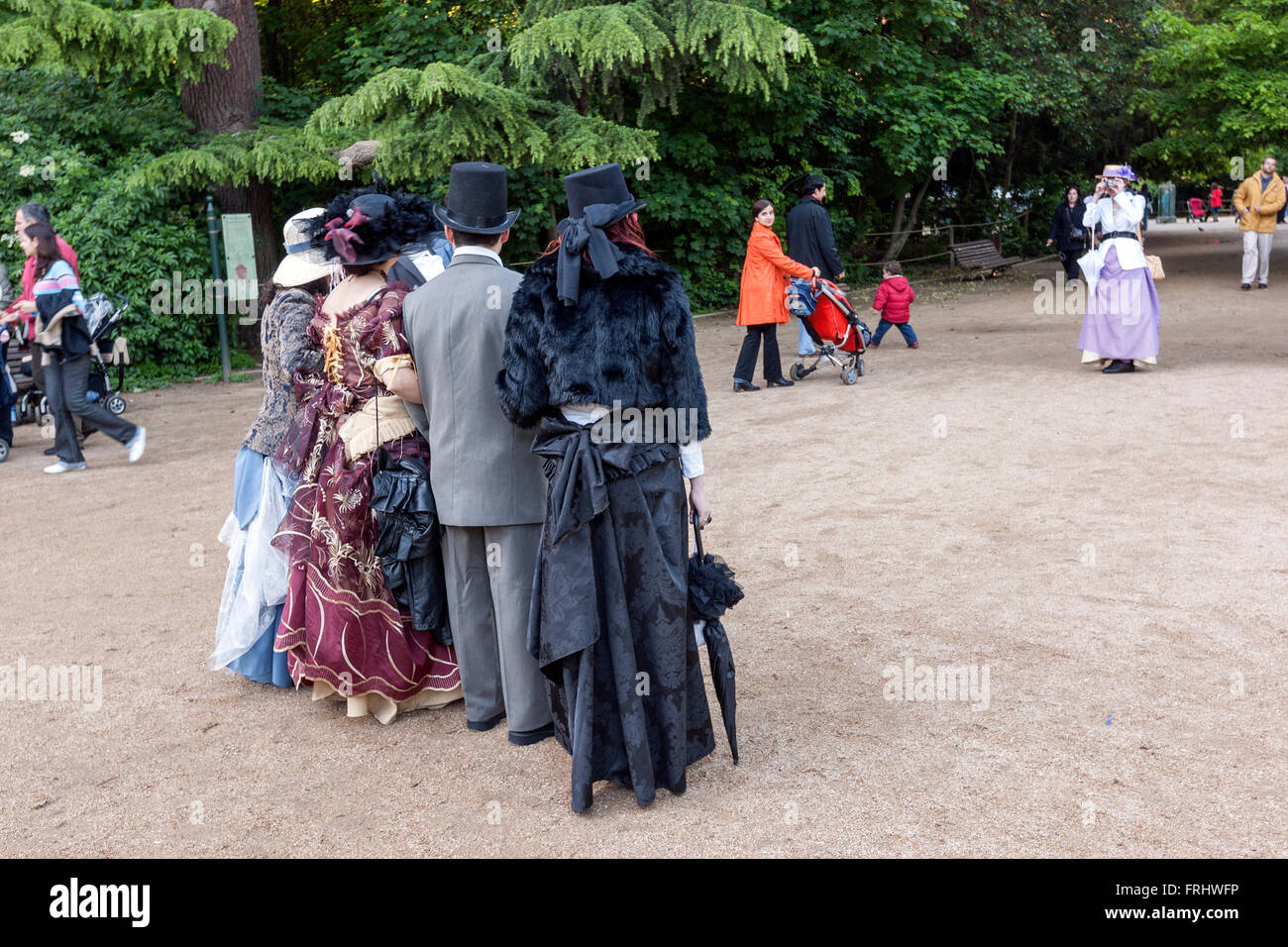 Taking a picture of people with early XX century customs in Valladolid ...