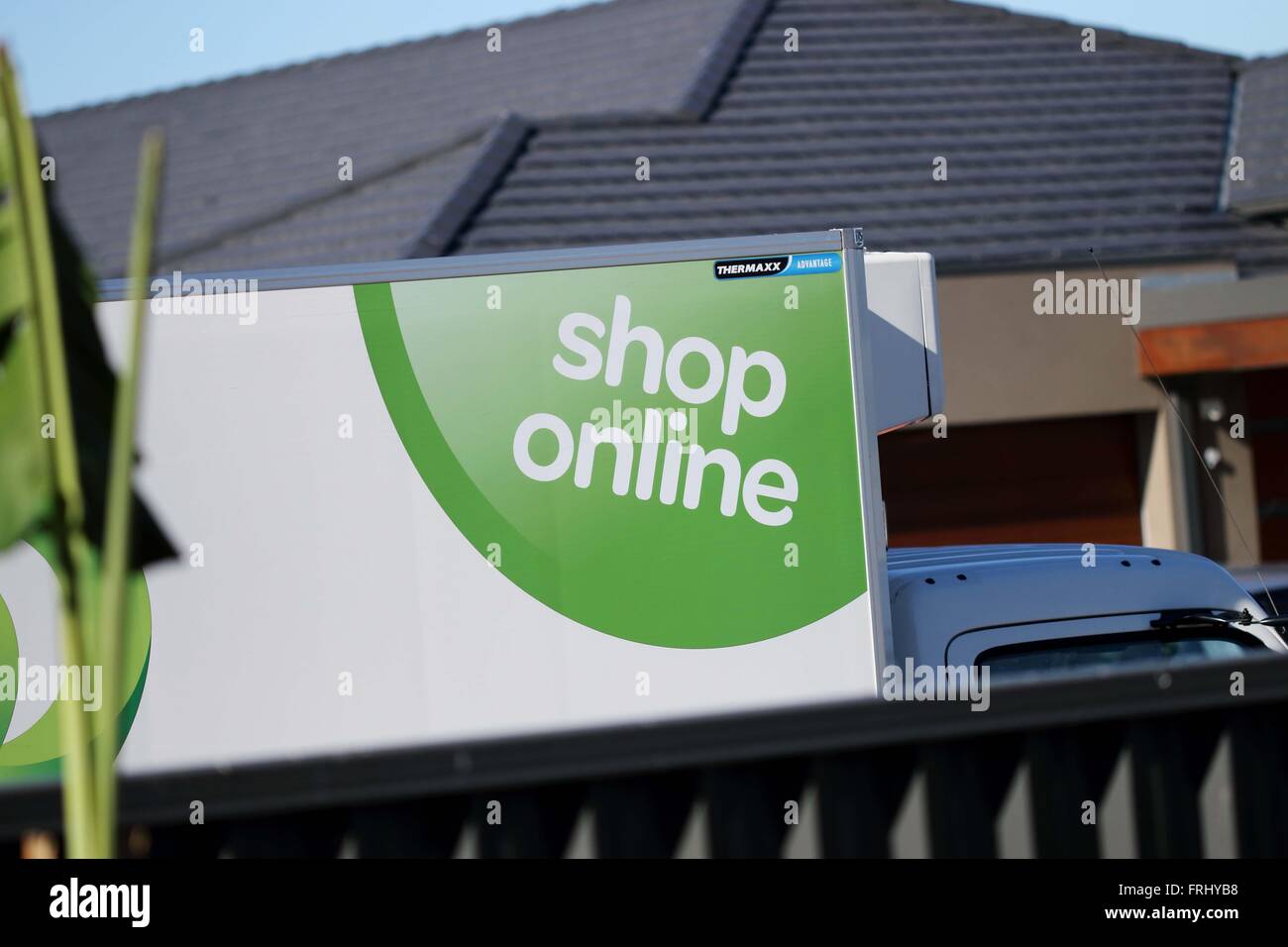 Shop online sign hi-res stock photography and images - Alamy