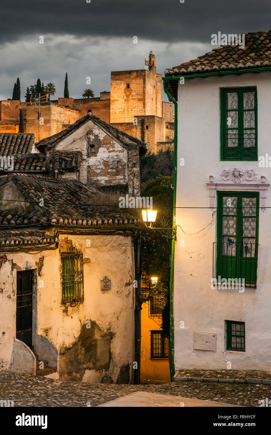 Picturesque night view of a street in the Albayzin quarter, Granada ...