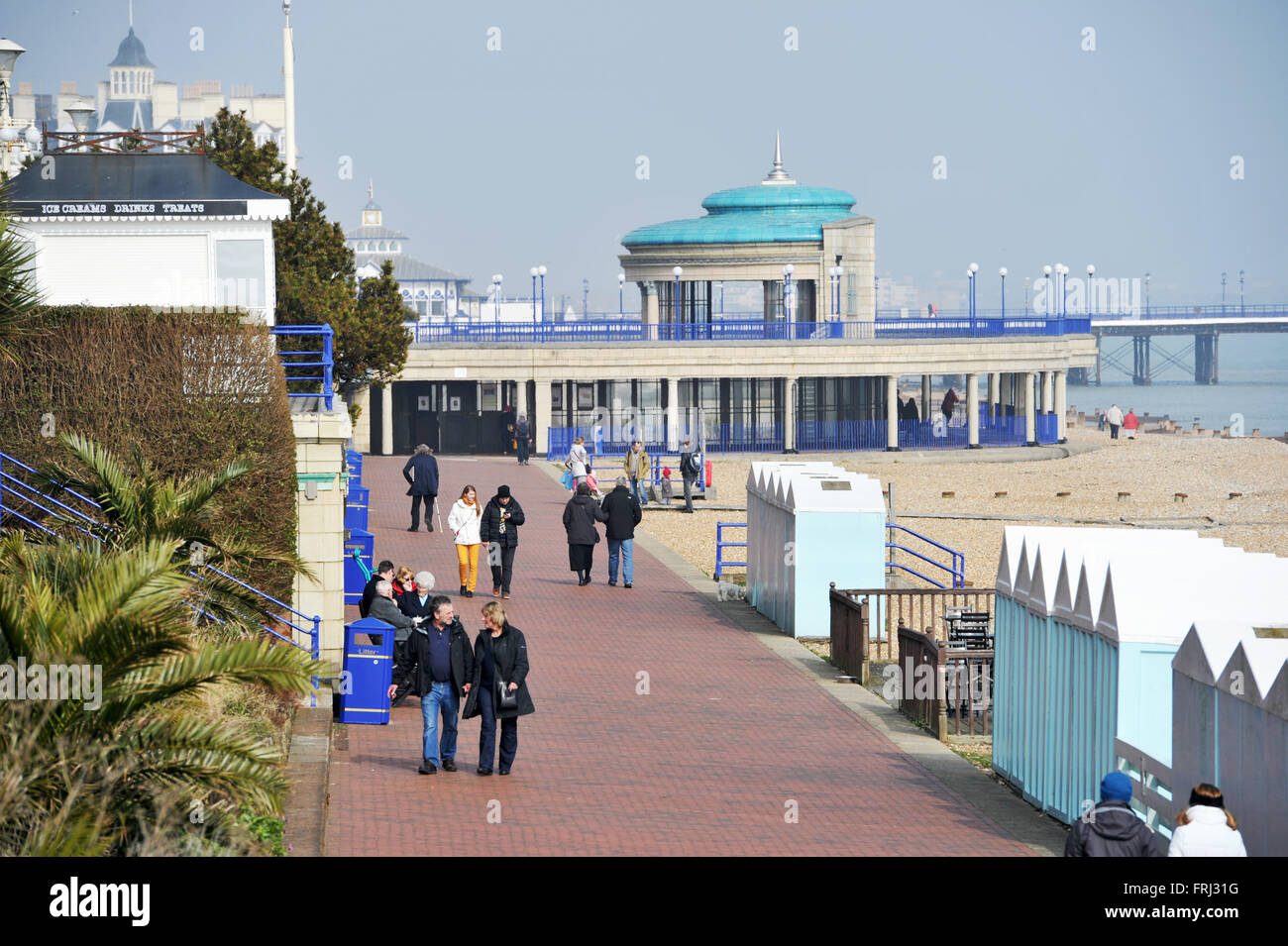 Eastbourne promenade hi-res stock photography and images - Alamy