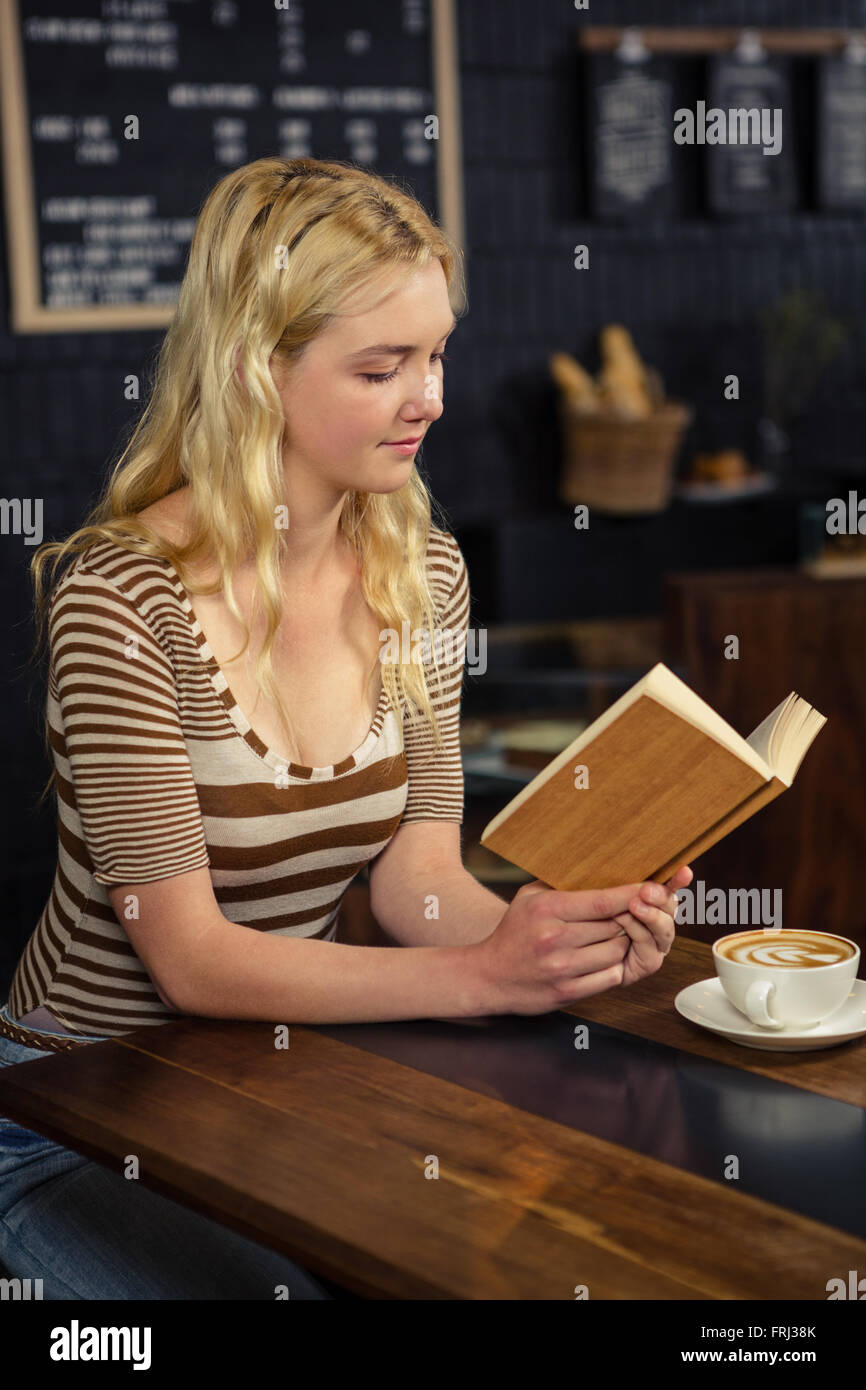 Woman reading book drinking coffee hi-res stock photography and images ...
