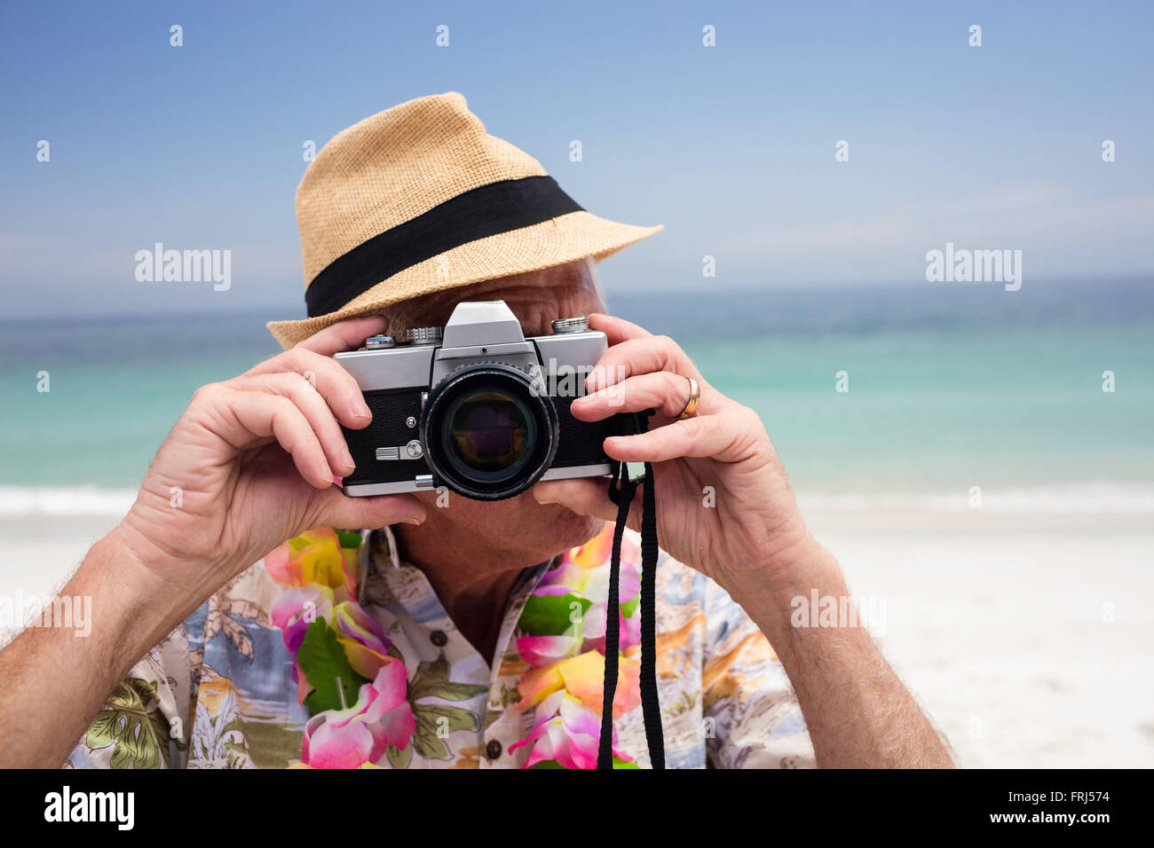 Man taking a photograph hi-res stock photography and images - Alamy