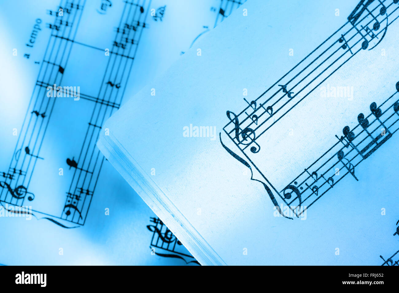 Blue music notes background hi-res stock photography and images - Alamy
