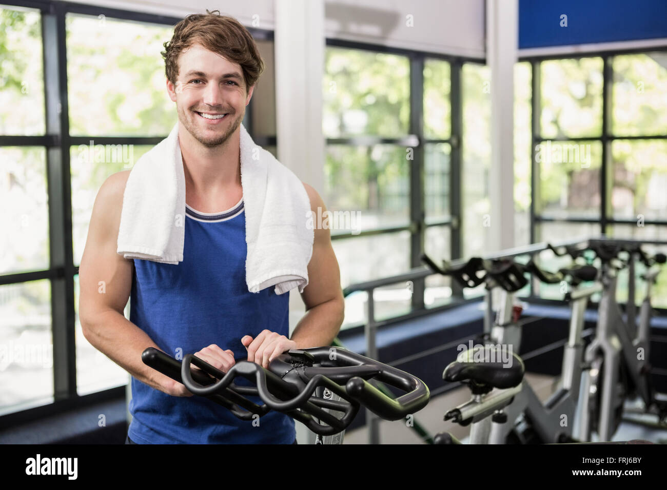 Man standing in spinning class Stock Photo - Alamy