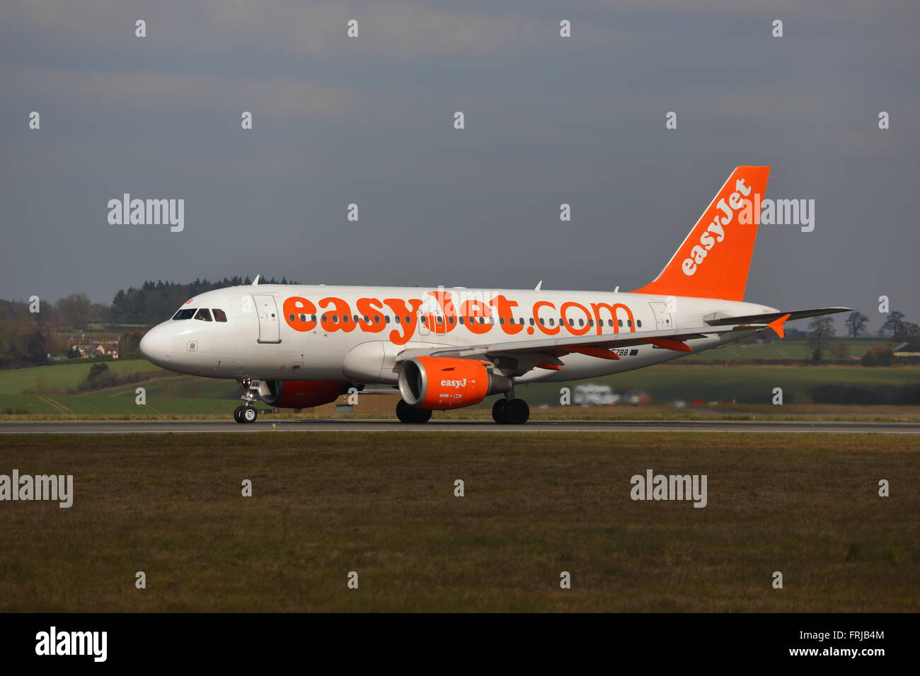 Easyjet airbus a319 hi-res stock photography and images - Alamy