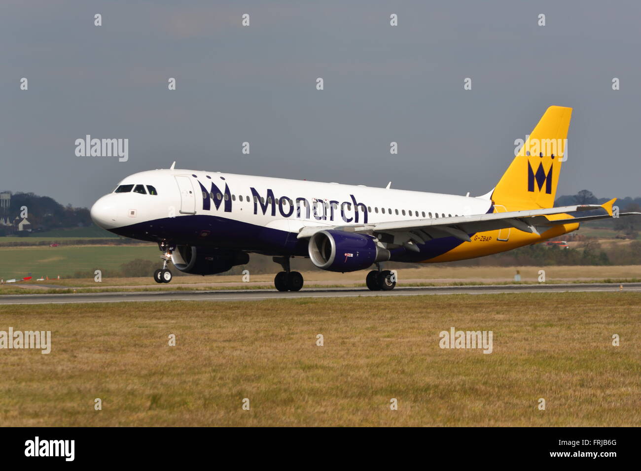 Monarch Airlines Airbus A320-200 G-ZBAP landing at Luton Airport, UK ...