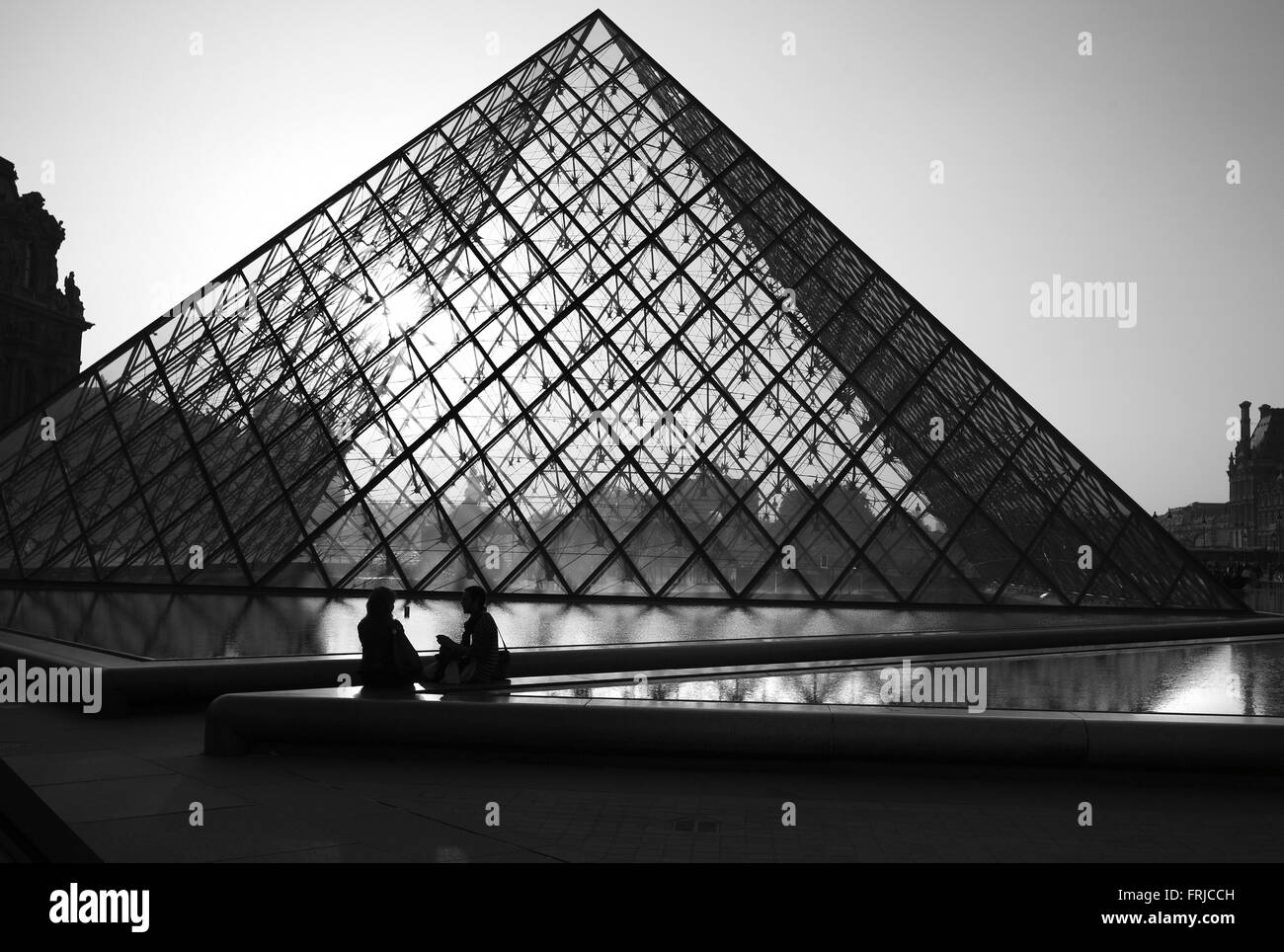 Pyramide du Louvre, Paris Stock Photo - Alamy