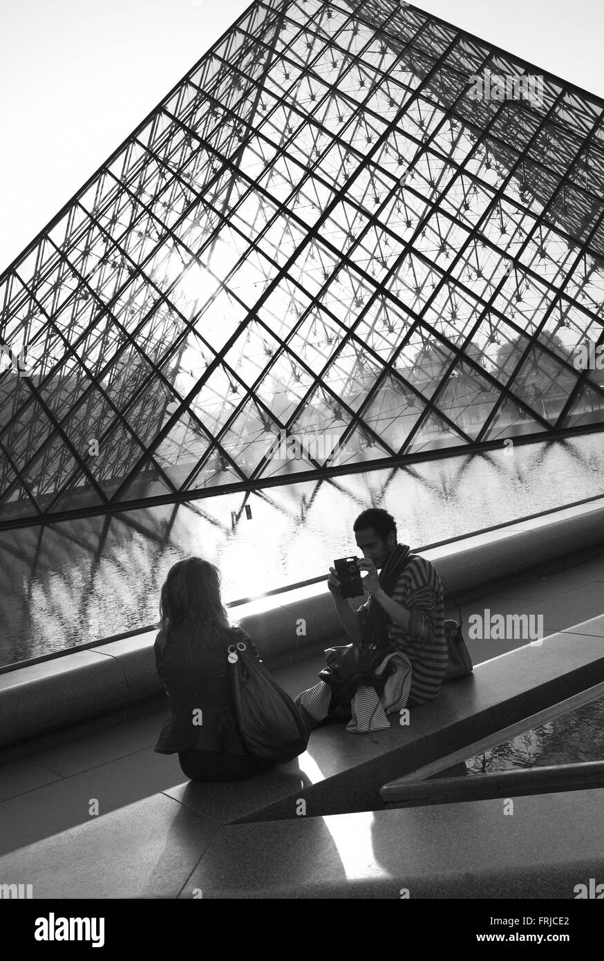 Pyramide du Louvre, Paris Stock Photo - Alamy