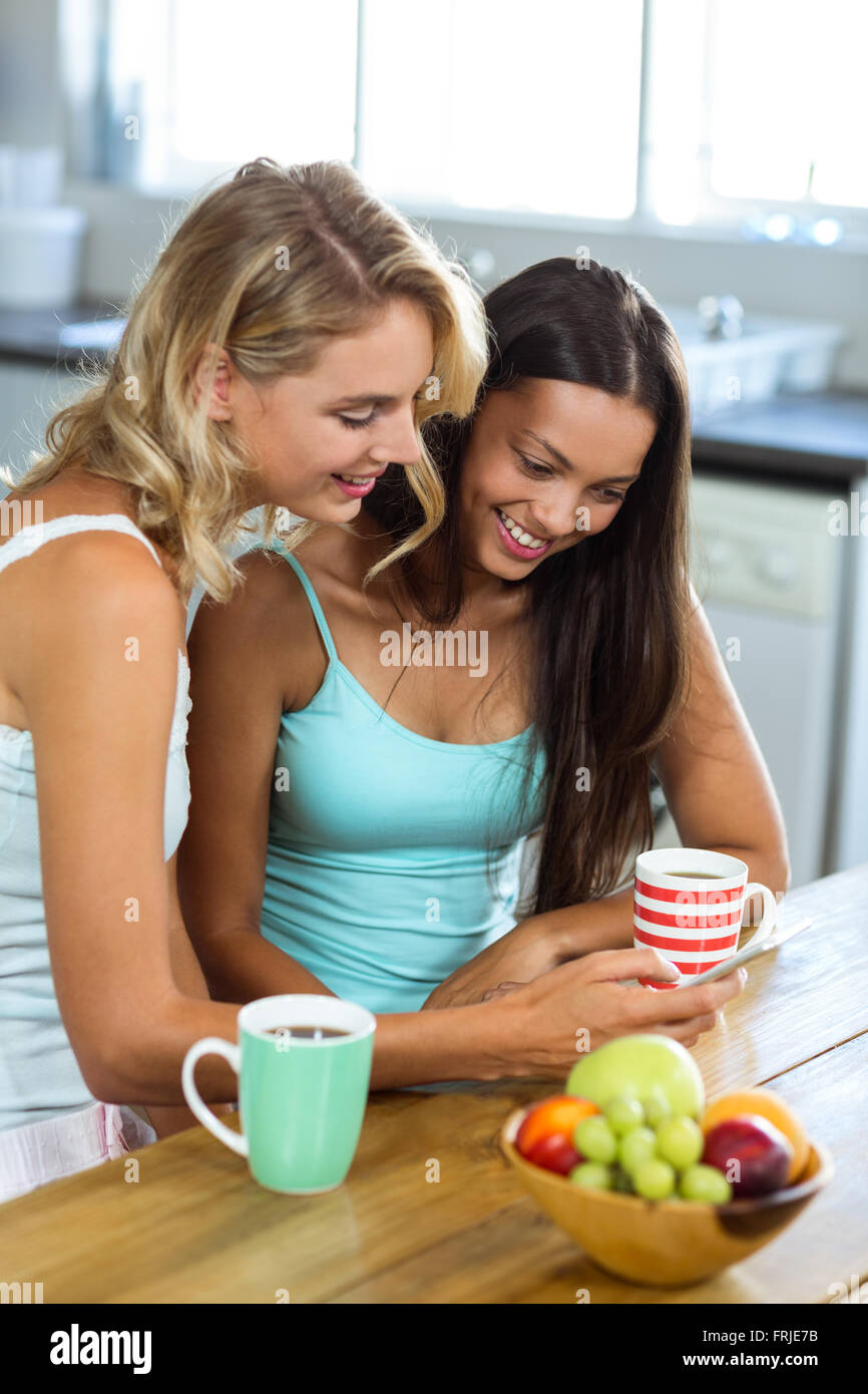Female friends smiling looking hi-res stock photography and images - Alamy