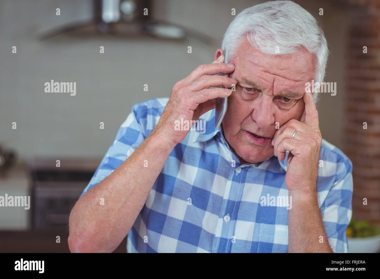 Senior man white mobile phone hi-res stock photography and images - Alamy