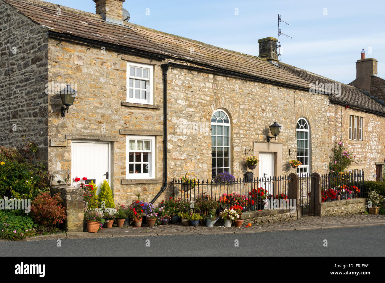 Stone built cottages at Thoralby, Bishopdale, Yorkshire Dales, England ...