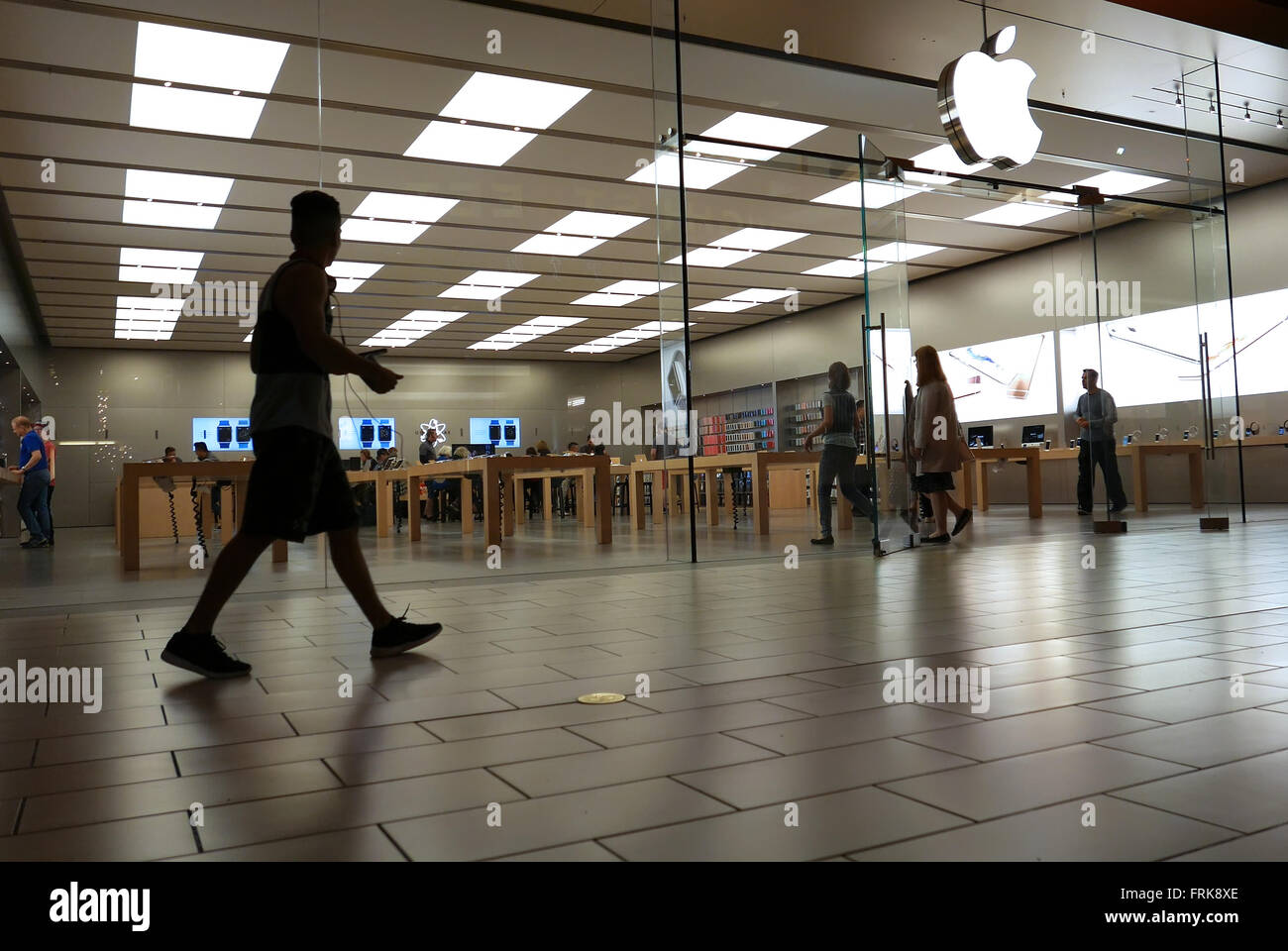 Inside apple store hi-res stock photography and images - Alamy
