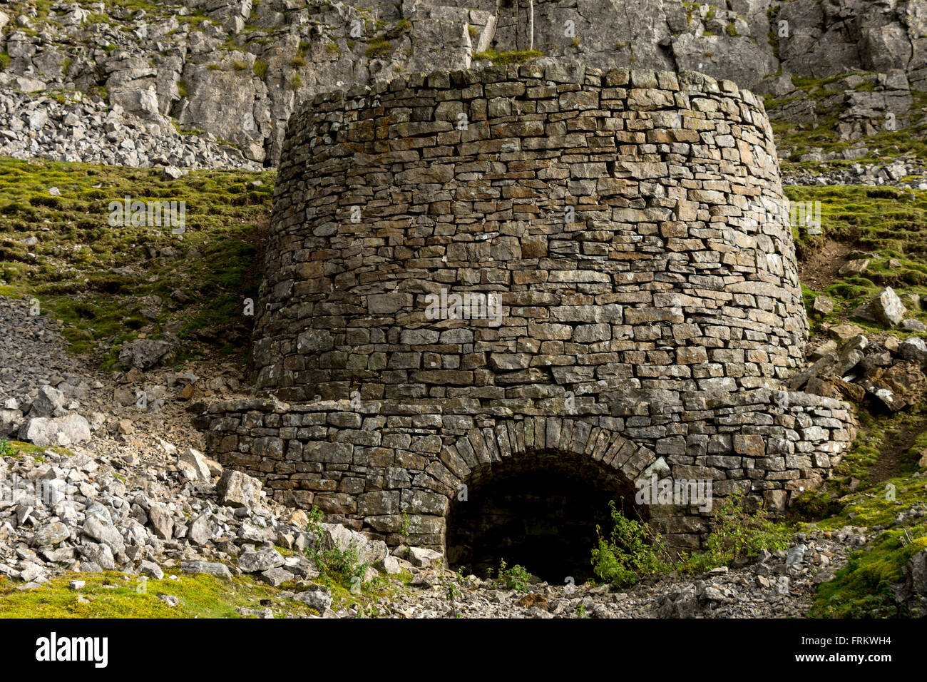 Lime kiln in Gunnerside Gill, near Gunnerside, Swaledale, Yorkshire ...