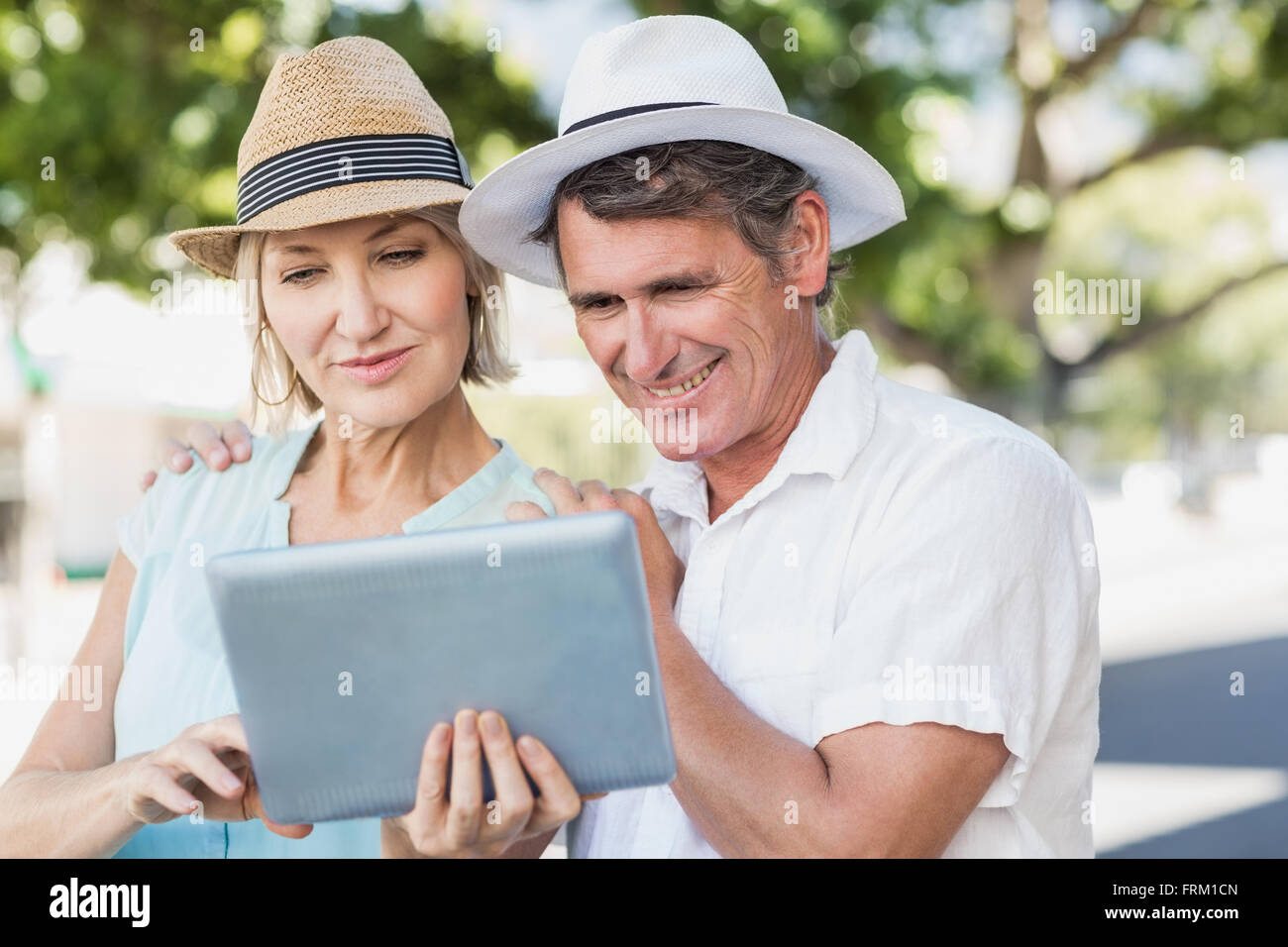 Beautiful couple joy computer hi-res stock photography and images - Alamy