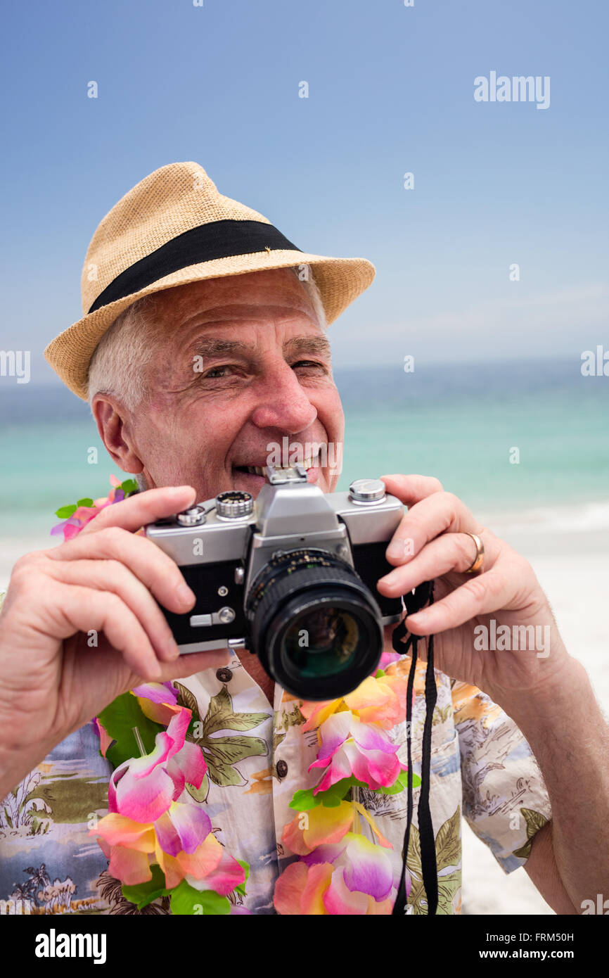 Man taking a photograph hi-res stock photography and images - Alamy