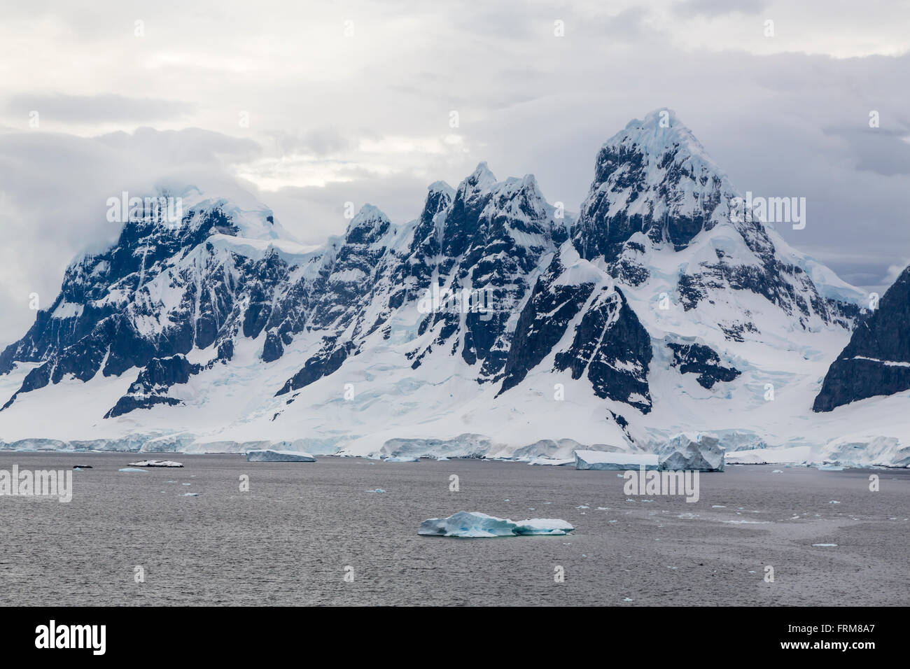 Antarctica mountains hi-res stock photography and images - Alamy