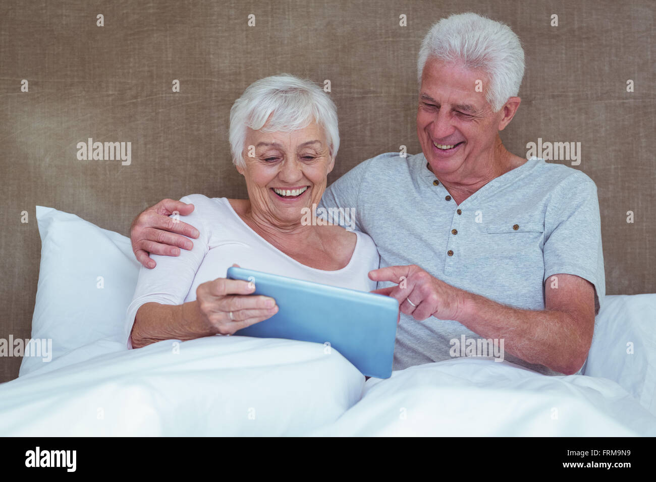 Senior digital device hi-res stock photography and images - Alamy