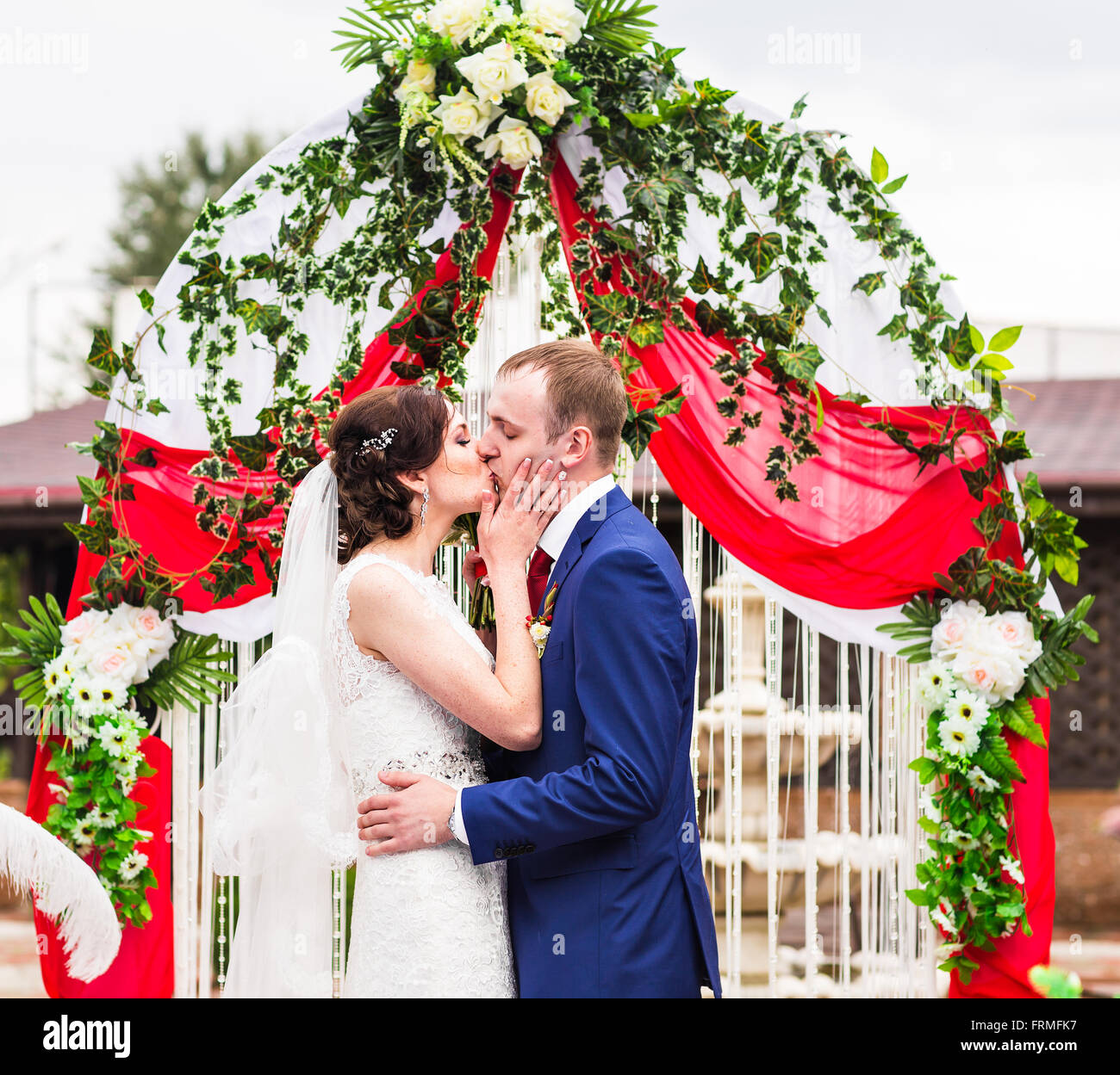 Couple Getting Married at an Outdoor Wedding Ceremony Stock Photo - Alamy