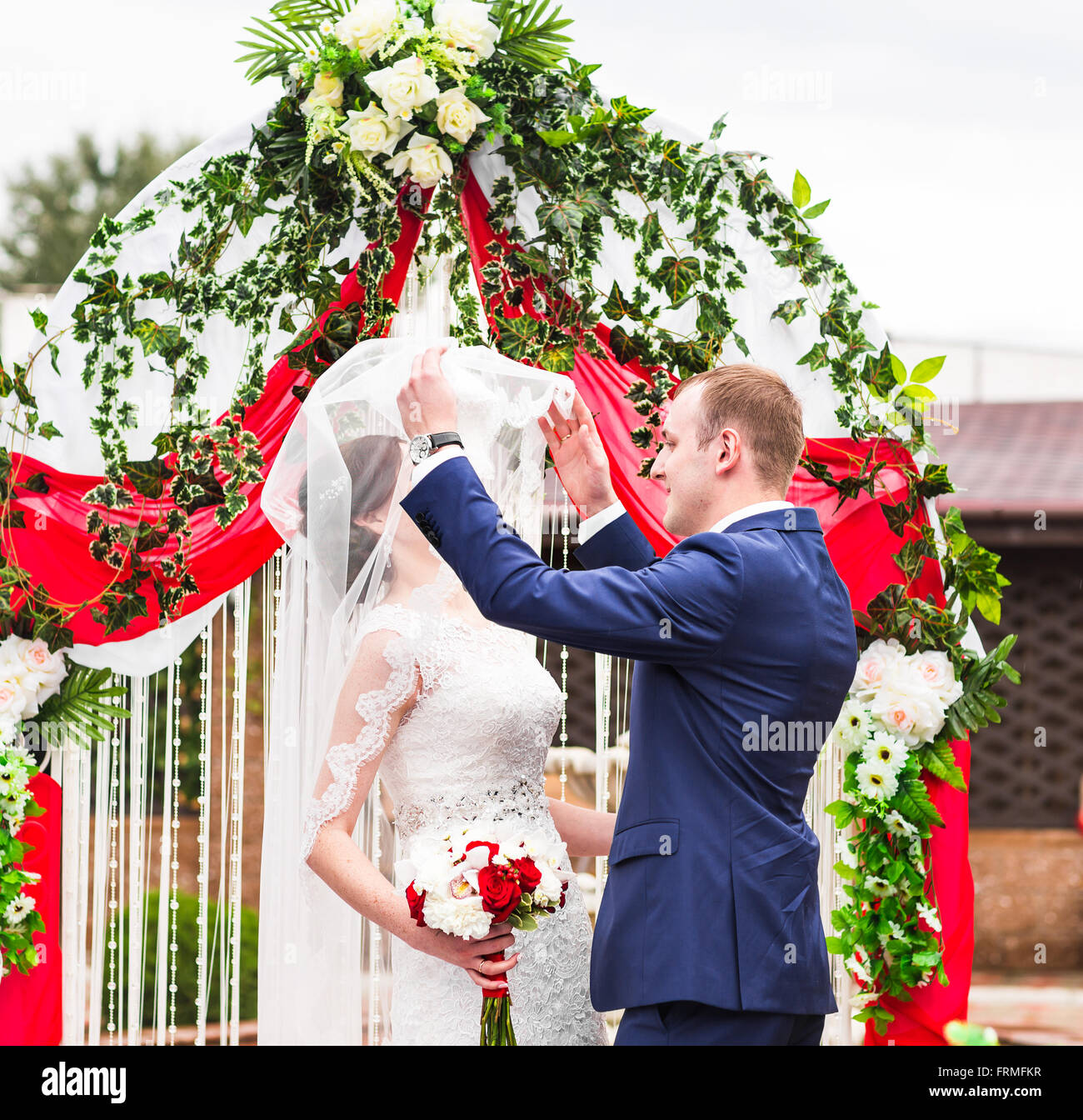 Couple Getting Married at an Outdoor Wedding Ceremony Stock Photo - Alamy