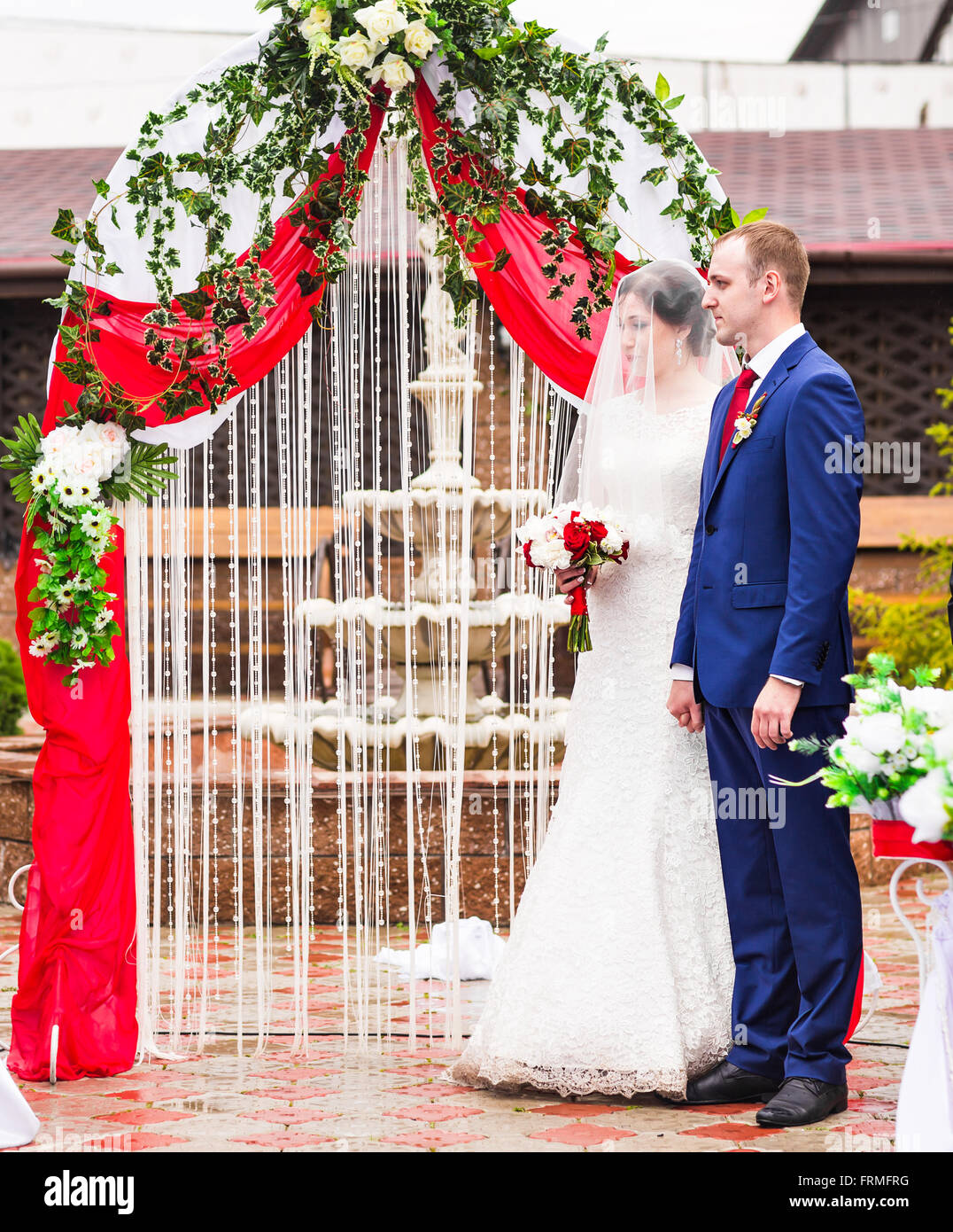 Couple Getting Married at an Outdoor Wedding Ceremony Stock Photo - Alamy