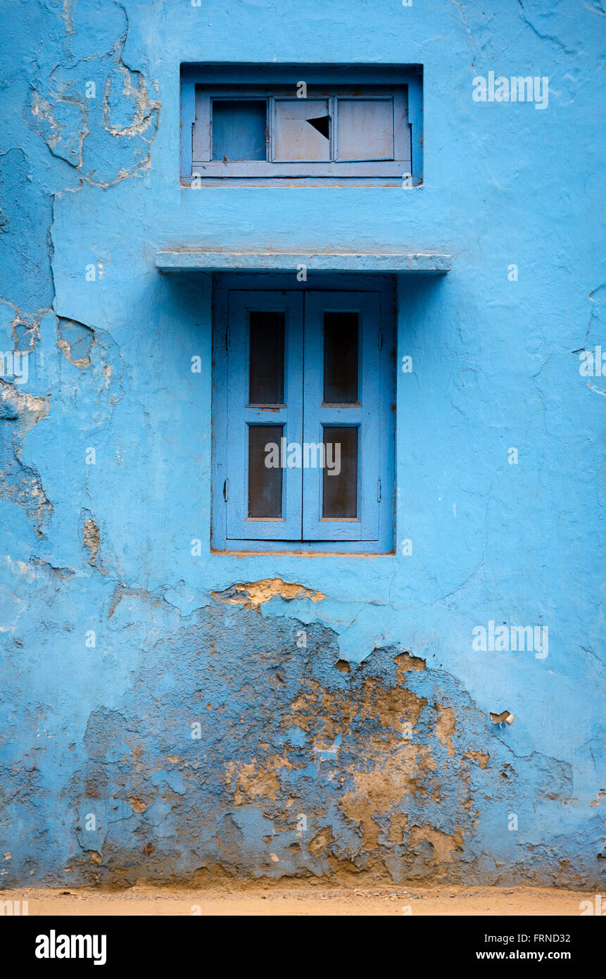 Blue window frames hi-res stock photography and images - Alamy