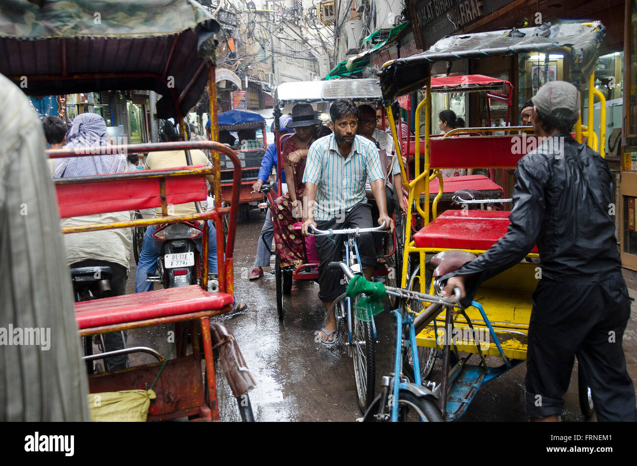 India old delhi cycle rickshaws hi-res stock photography and images - Alamy