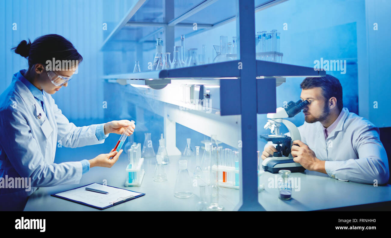 Man woman scientists working laboratory hi-res stock photography and images - Alamy