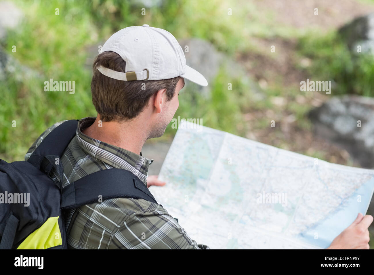 Man reading map hi-res stock photography and images - Alamy