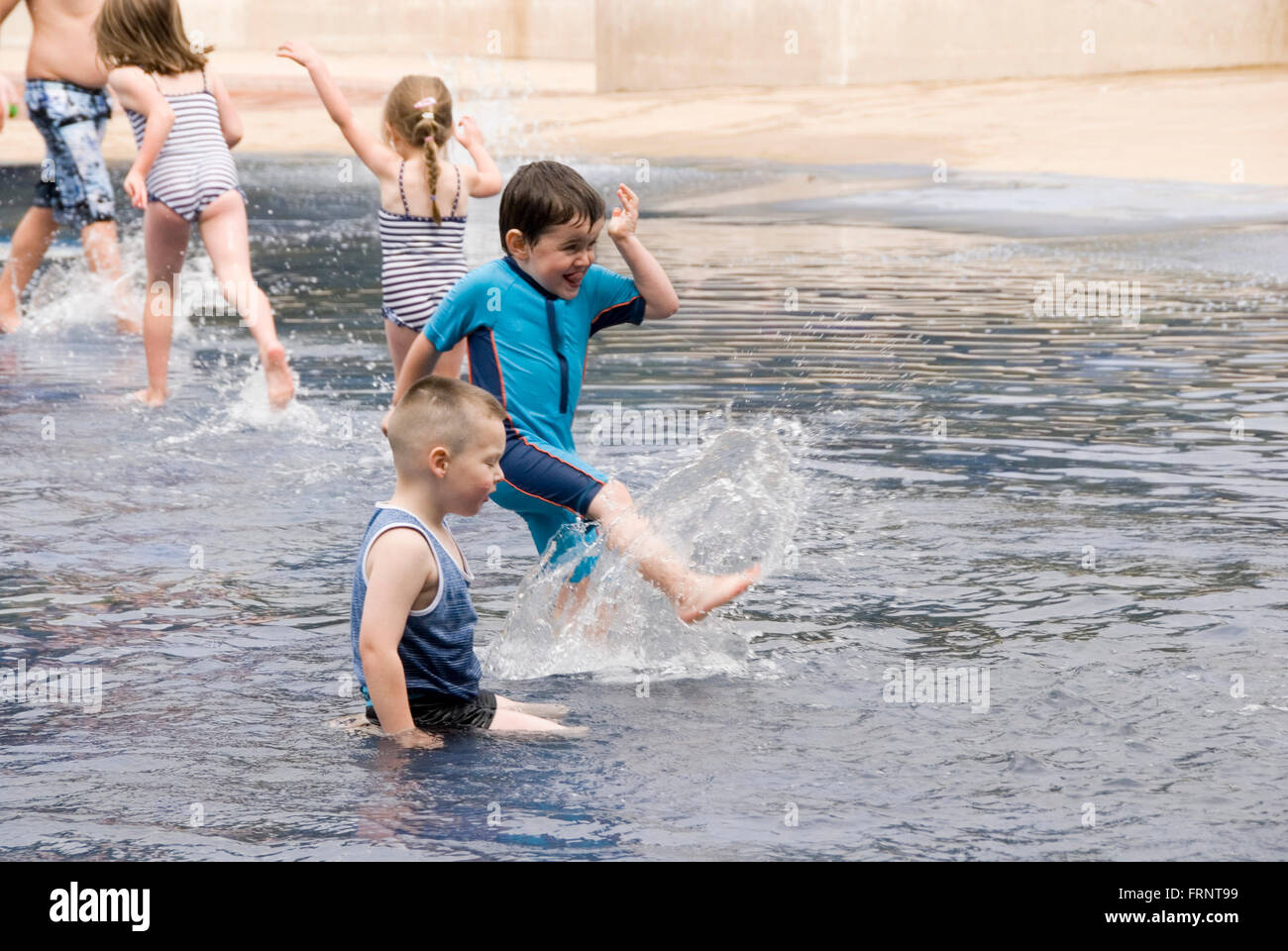 Children playing lake uk hi-res stock photography and images - Alamy